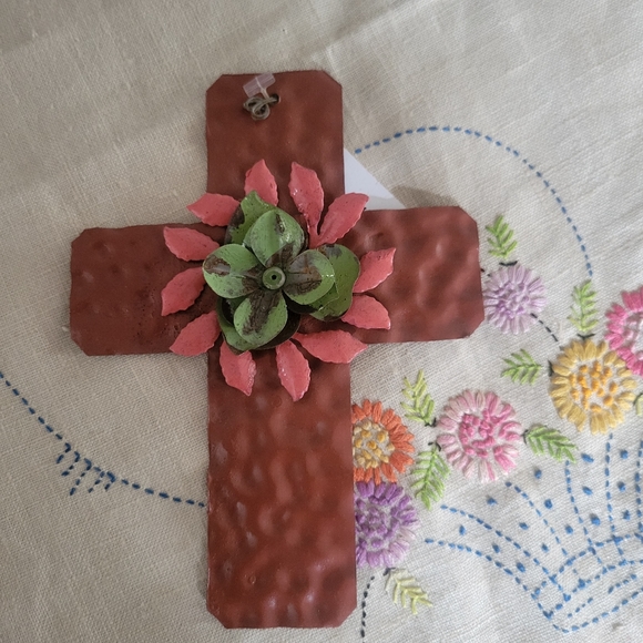 Creative Co-Op | Accents | Rustcolored Cross With Coral Flower | Poshmark
